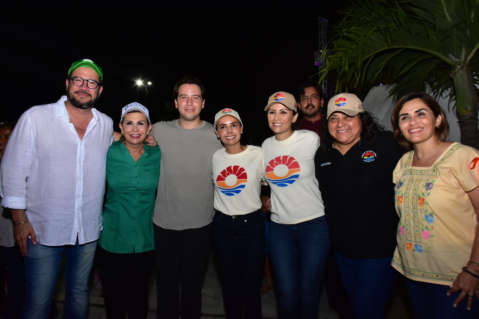 COMPARTEN CANCUNENSES ALEGRÍA DEL 53 ANIVERSARIO DE CANCÚN EN ZONA ...